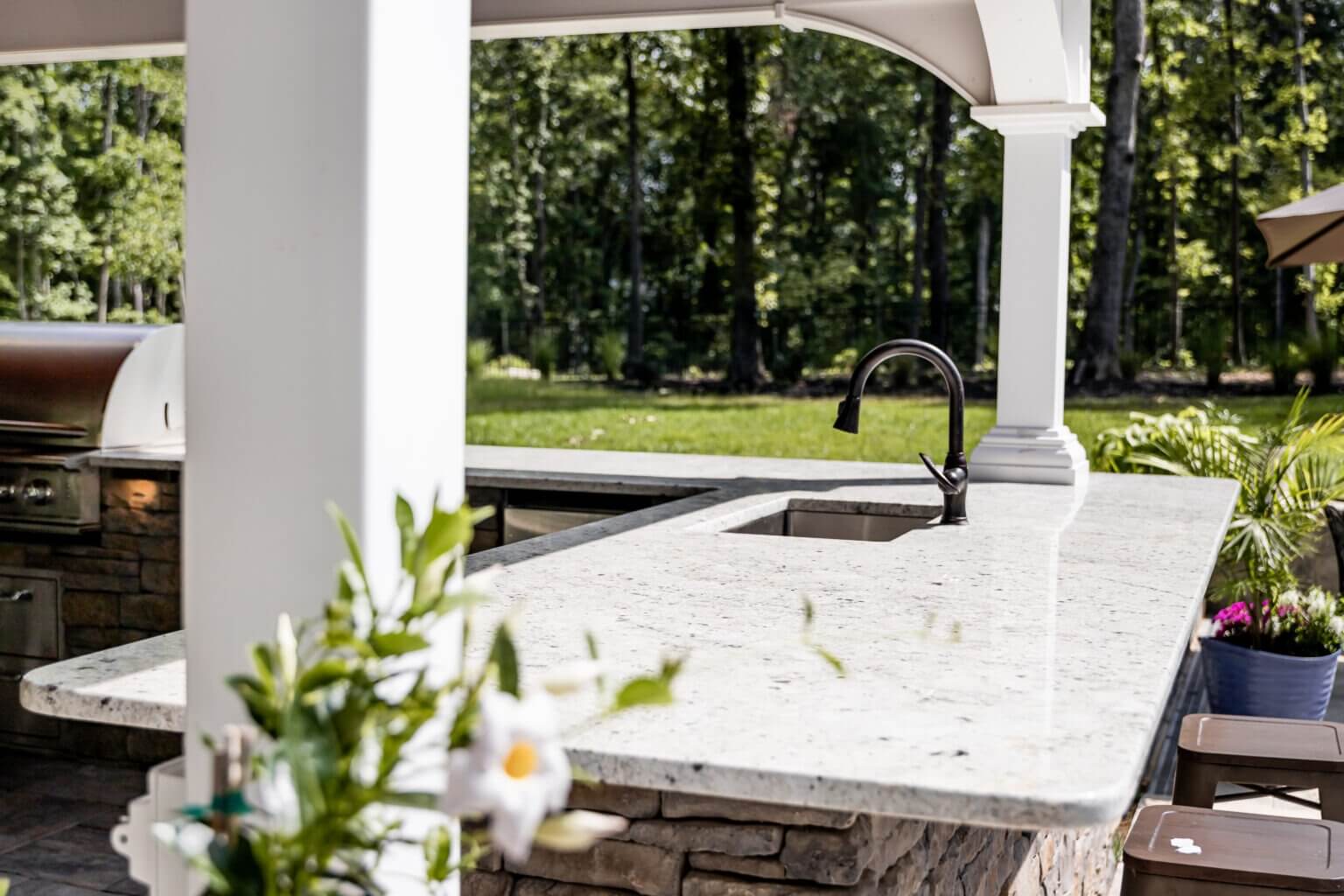 Outdoor Kitchen: Create a Modern Look using Natural Stone - Absolute ...
